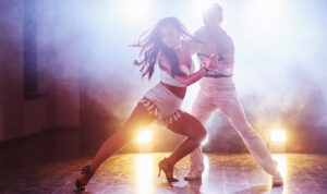 Salsa tanzen - Herkunft, Geschichte & Schritte | Danceflavors