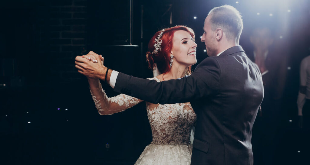 Walzer tanzen - Schritte, Stil & Musik | Danceflavors